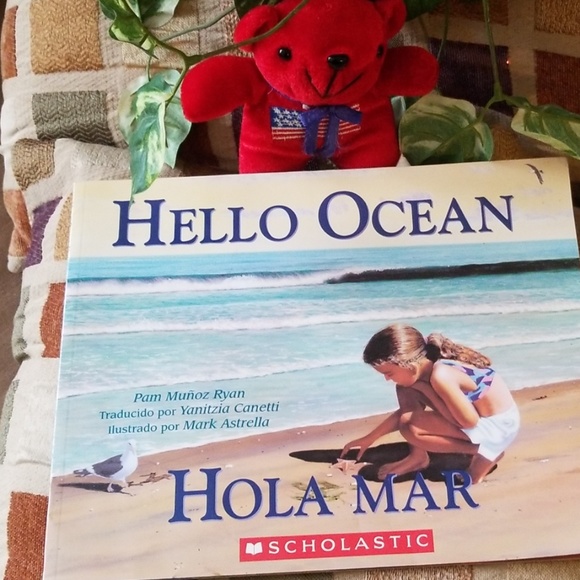 Other | Hello Ocean Scholastic Book In English And Spanish | Poshmark